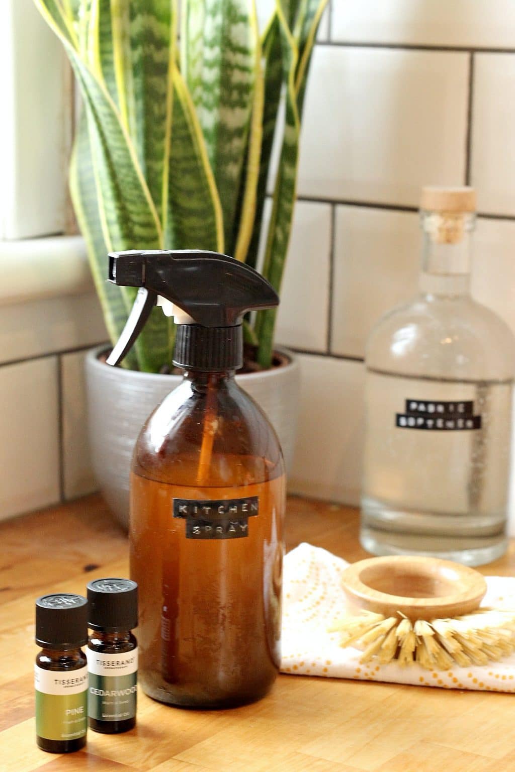 A Homemade Cleaning Spray Recipe To Make In 2 Seconds - Moral Fibres
