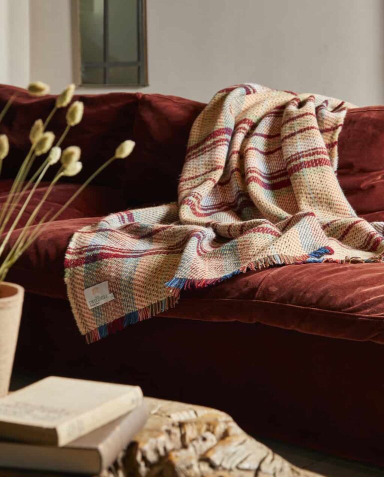 Sustainable & Eco-Friendly Blankets To Keep You Cosy - Moral Fibres