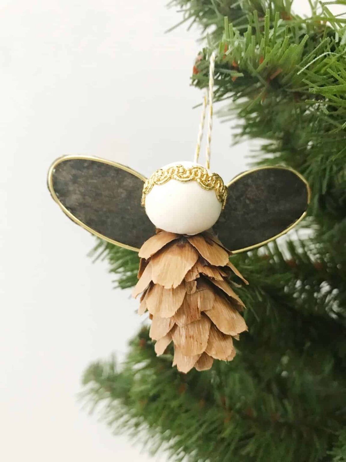Christmas Decorations Made From Pine Cones To DIY Sustainably - Moral ...